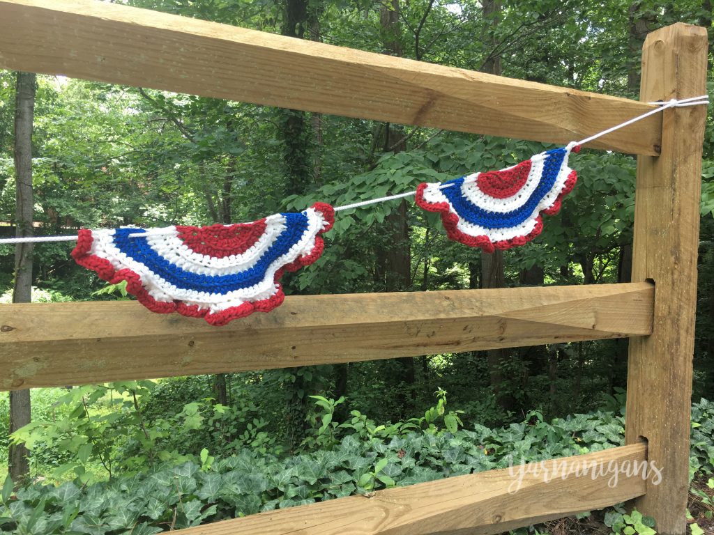crochet-patriotic-flag-bunting-decor - Yarnanigans